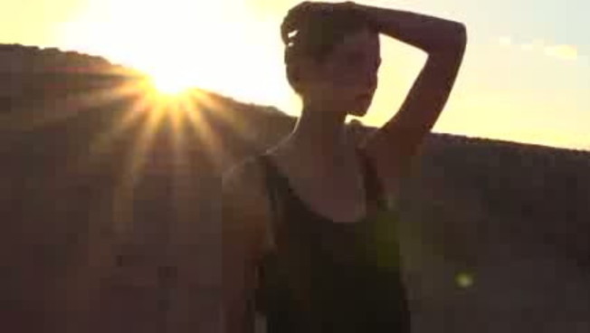 Emma Watson senza veli per... la Terra | Libero Quotidiano.it