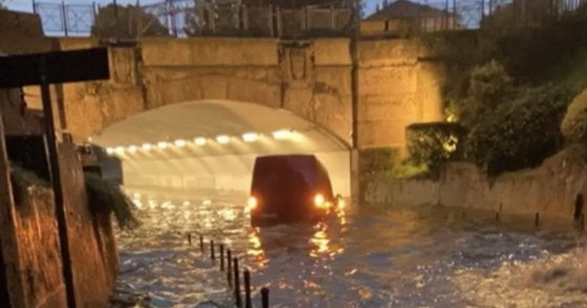 Milano, bomba d'acqua e città ko: i tombini come geyser, ecco le ...