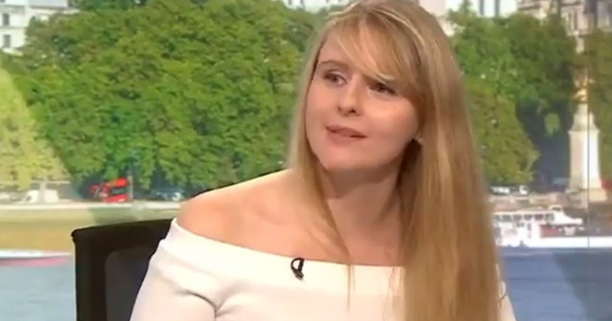 Silvio Berlusconi, l'eurodeputata Lucy Harris compie 30 anni e celebra ...