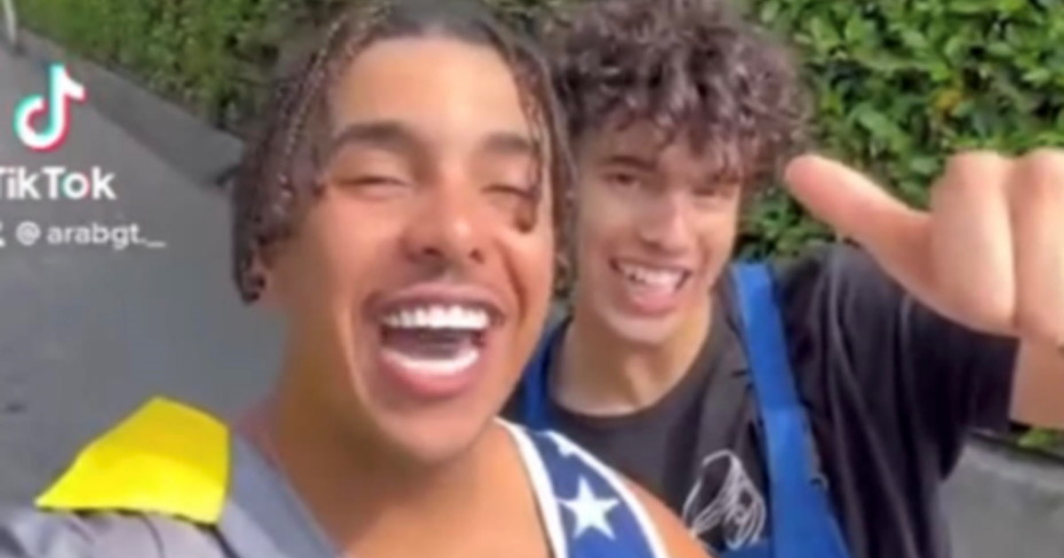 Arabgt cambia uno specchietto in modo ironico, su Tik Tok mezzo milione ...