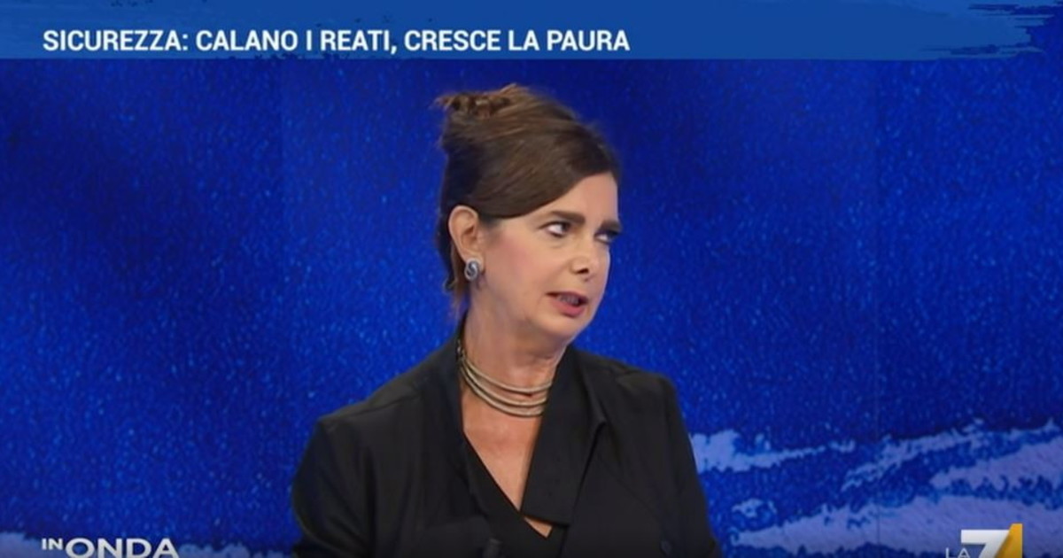In Onda, Laura Boldrini attacca Salvini: Romeo la spegne con una frase ...