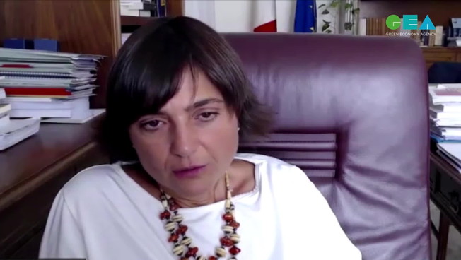 Debora Serracchiani: "Inverno duro, scegliere se riscaldarsi o mandare ...