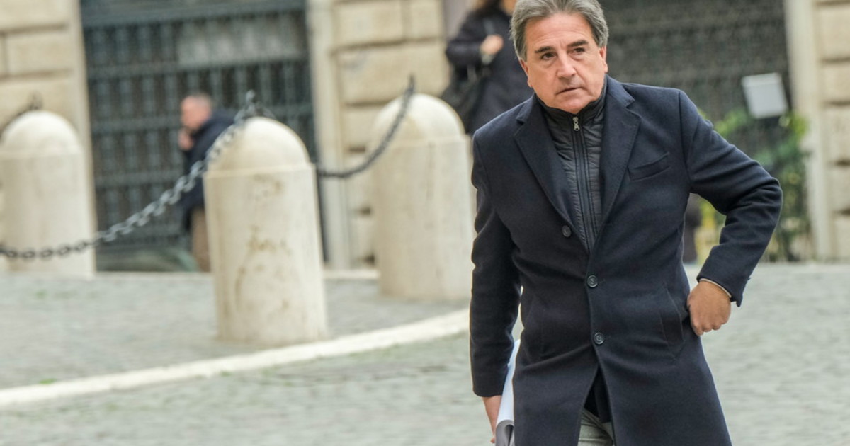 Roberto Pella, l'uomo di Berlusconi: il suo ruolo decisivo | Libero ...