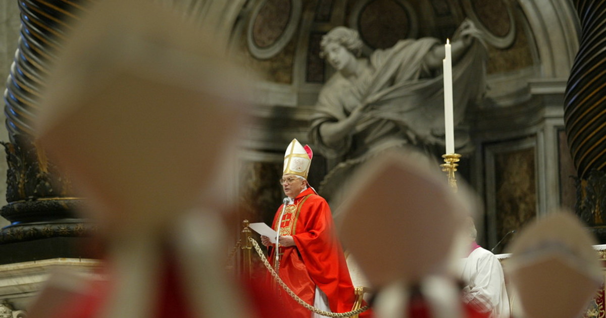 Papa Ratzinger, il retroscena: "Chi ha visto per primo il suo corpo ...