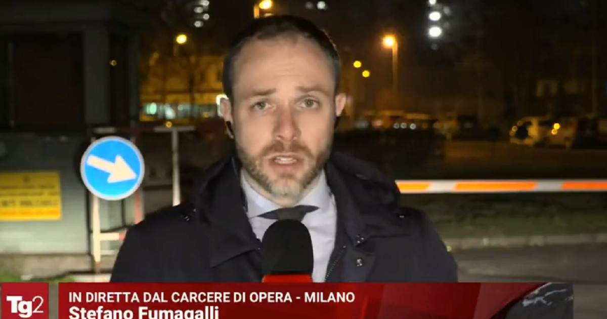 Cospito, aggredita la troupe del Tg2: "Inseguiti, ci lanciavano di tutto" | Libero Quotidiano.it