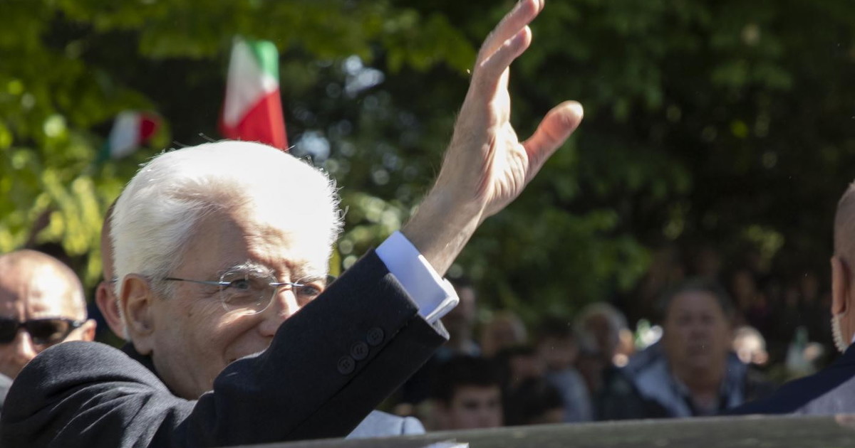 25 Aprile, le menzogne di Repubblica: "Meloni oscurata da Mattarella" | Libero Quotidiano.it