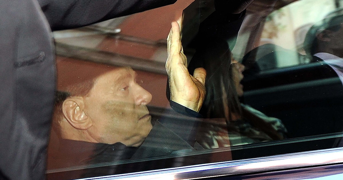 Berlusconi, l'ultima foto prima del ricovero: "Dite che avete visto il ...
