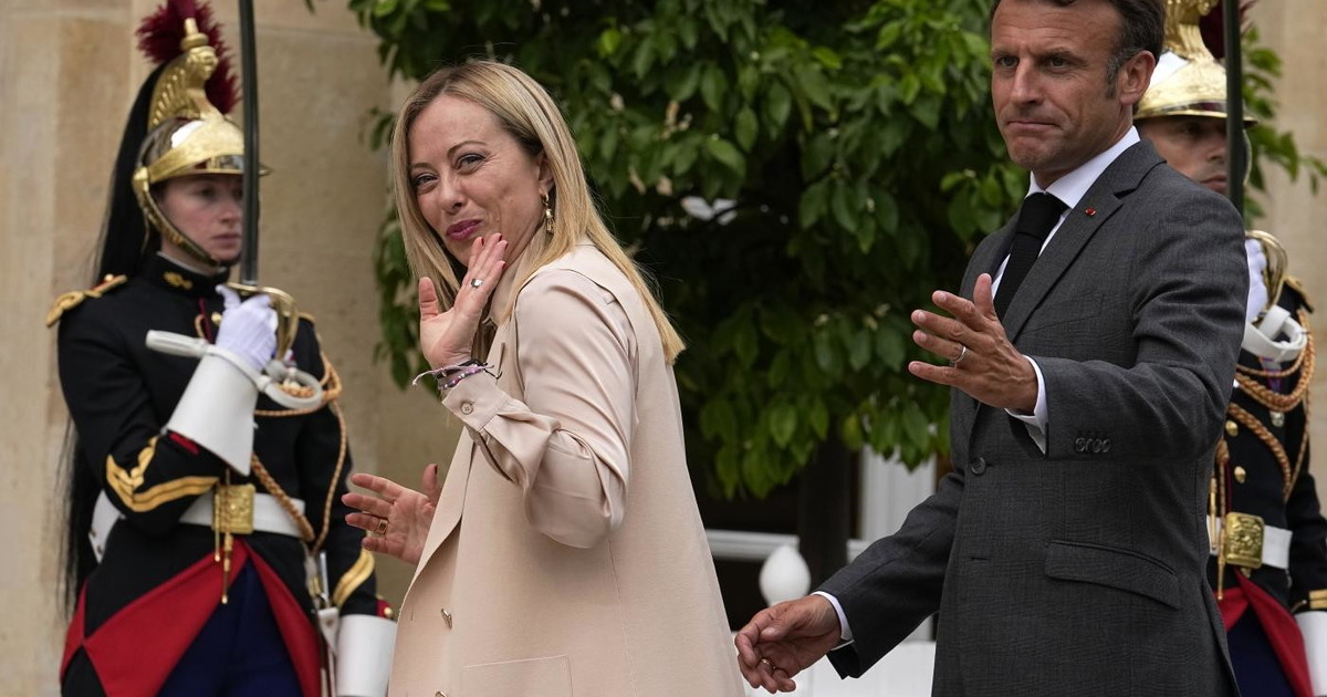 Meloni-Macron, il retroscena da Parigi: "Tutta una finta", cosa sta per ...
