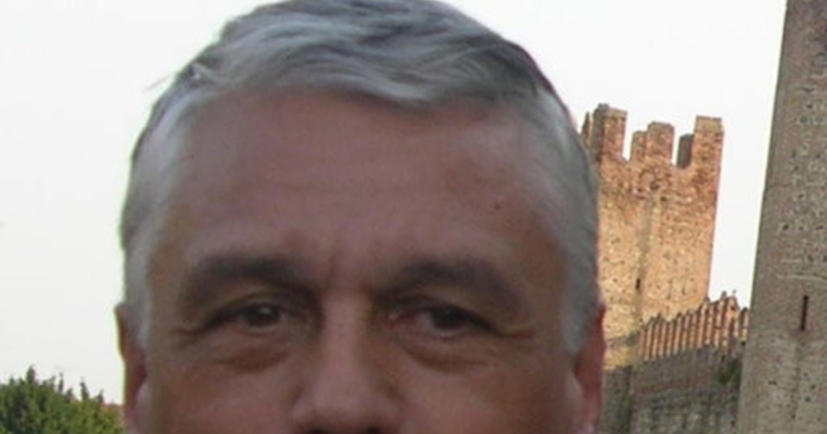 Pierangelo Marcati, il prof che insulta i leghisti: "Ca***, le scimmie ...