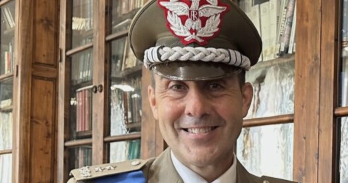 Generale Vanacci si candida? "Quanto vale il suo partito": sondaggio ...