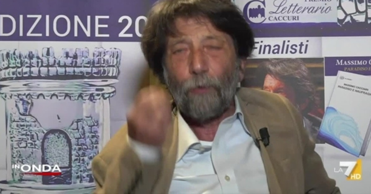 Massimo Cacciari scatena il delirio a La7: "In tv così e se ne fott ...