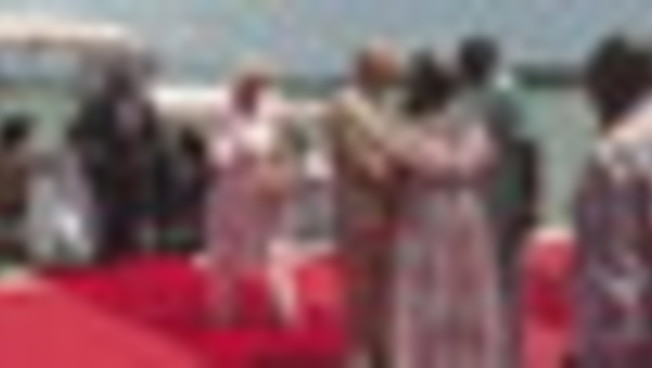 Carlo e Camilla in Kenya visitano la base navale di Mtongwe a Mombasa ...