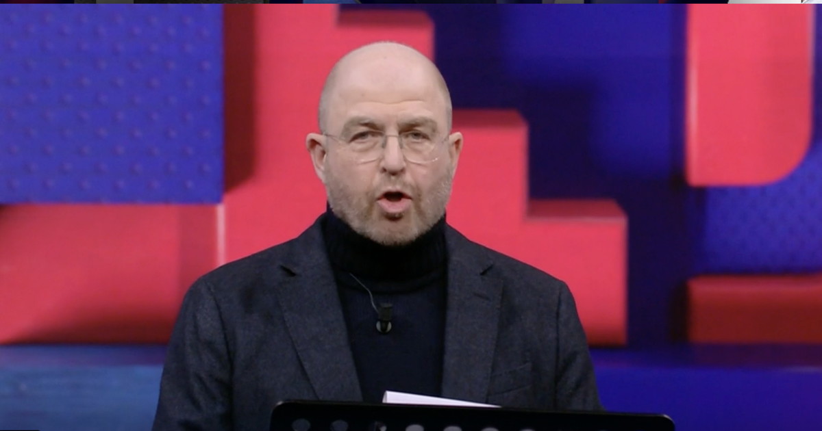 Massimo Gramellini provoca la Digos in tv: "Ecco la mia carta d ...
