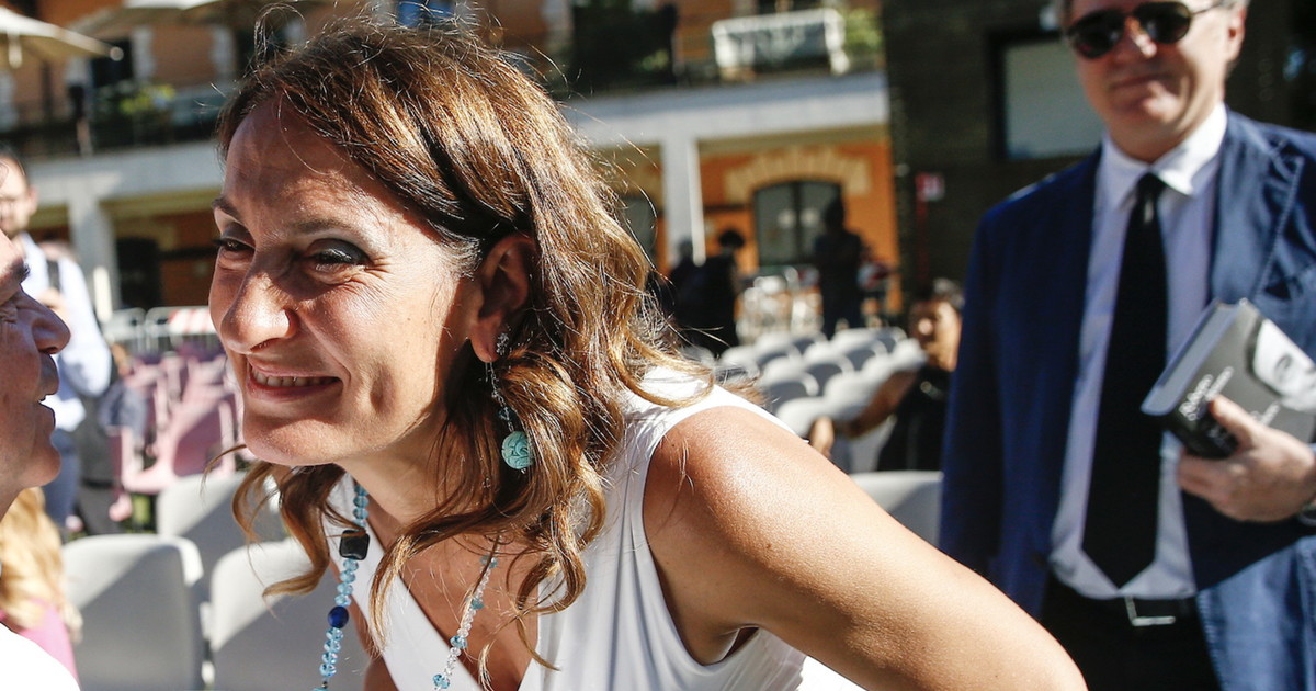 Carla Ruocco tesse le lodi di FdI e Meloni: "Li ammiro" | Libero ...