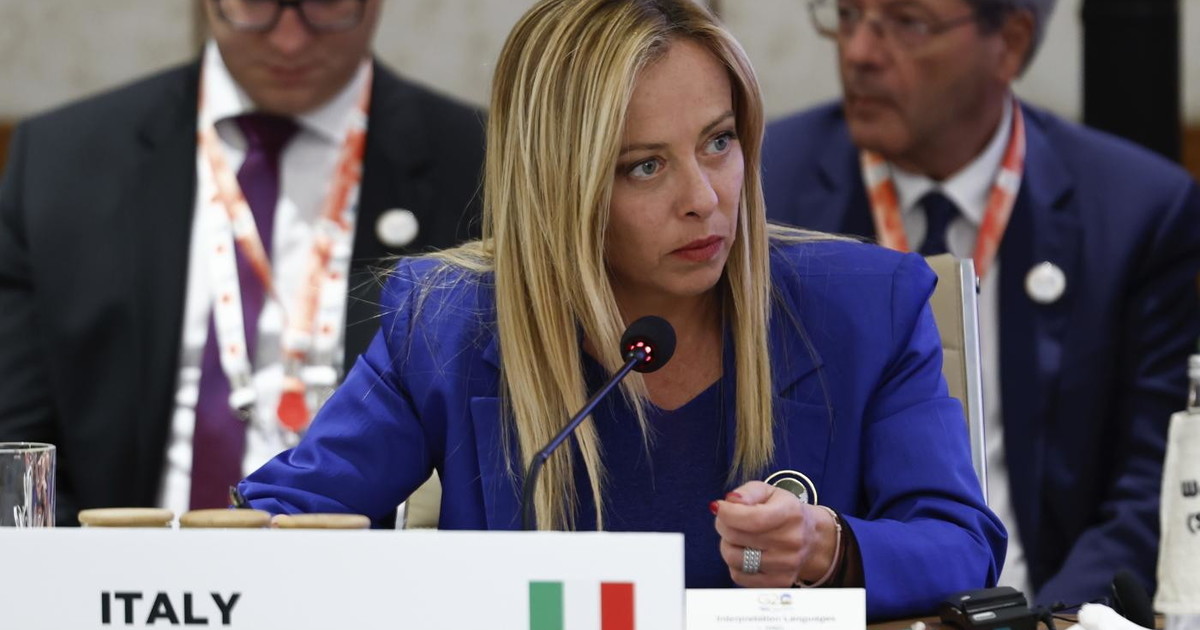 Giorgia Meloni celebra il tricolore: "Cosa vuol dire onorare la ...