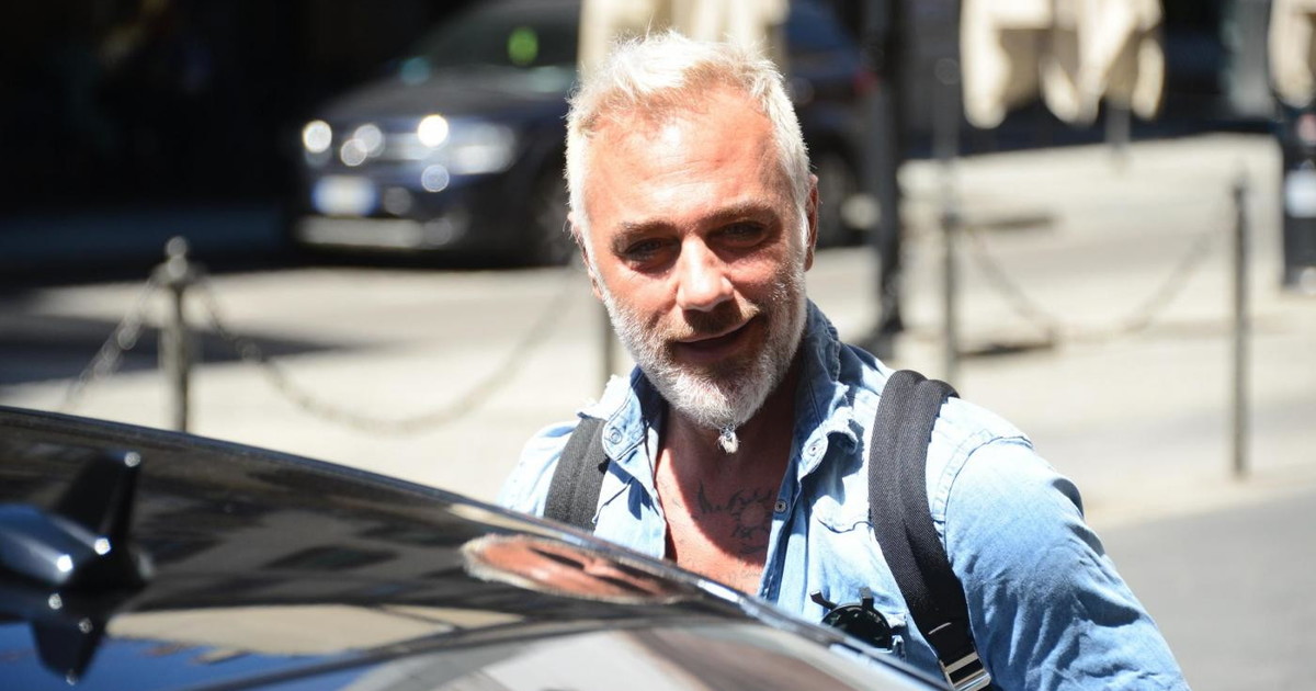 Gianluca Vacchi: "Liquidato dall'azienda di famiglia", quanti milioni ...