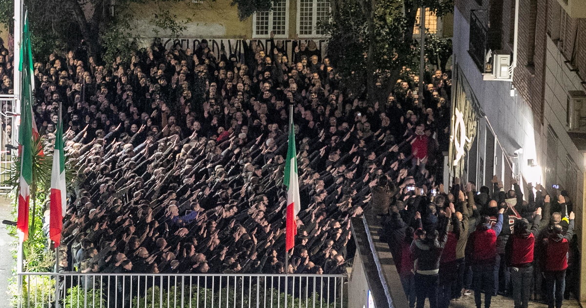 Saluto romano, la Cassazione: "Ecco quando non è reato" | Libero ...