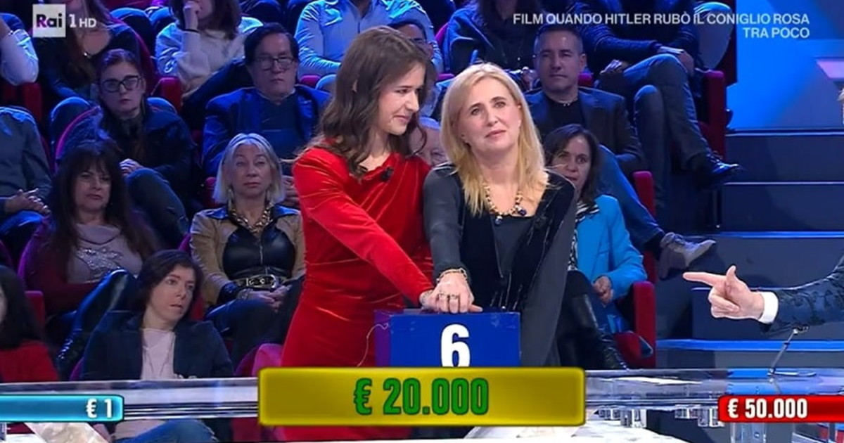 Affari Tuoi, "che infamata": bufera su Sarah dopo l'apertura del pacco ...