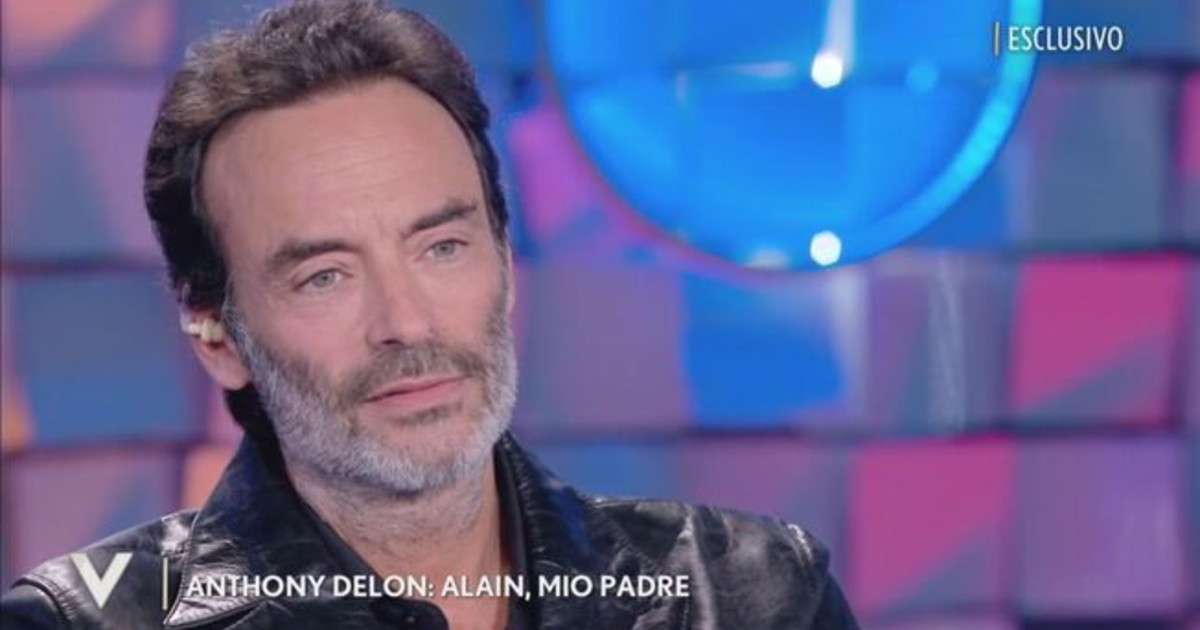 Verissimo, il figlio di Alain Delon stronca sua sorella: "Non ha mai ...