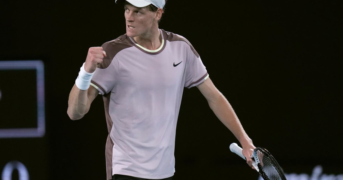 Jannik Sinner rimonta 2 set e batte Medvedev: impresa leggendaria, suoi gli Australian Open ...