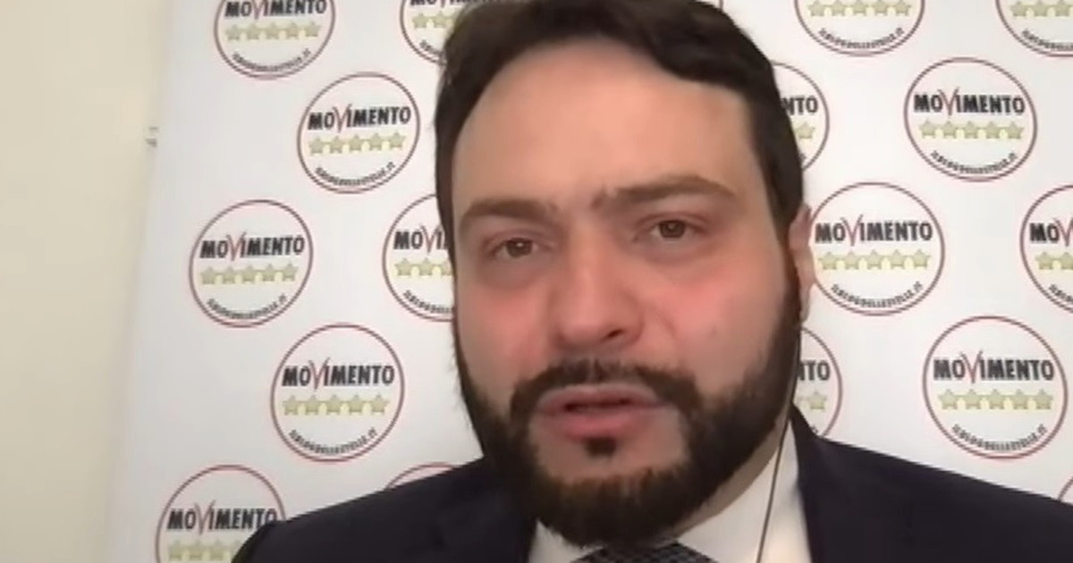 Fabio Massimo Cataldo, addio M5s: con Carlo Calenda "mister gilet ...