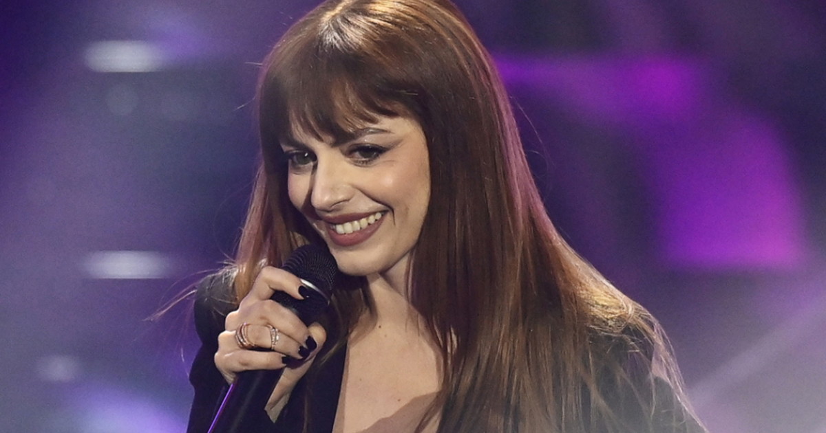 Sanremo, Annalisa e la scollatura estrema: il tatuaggio che scatena il ...
