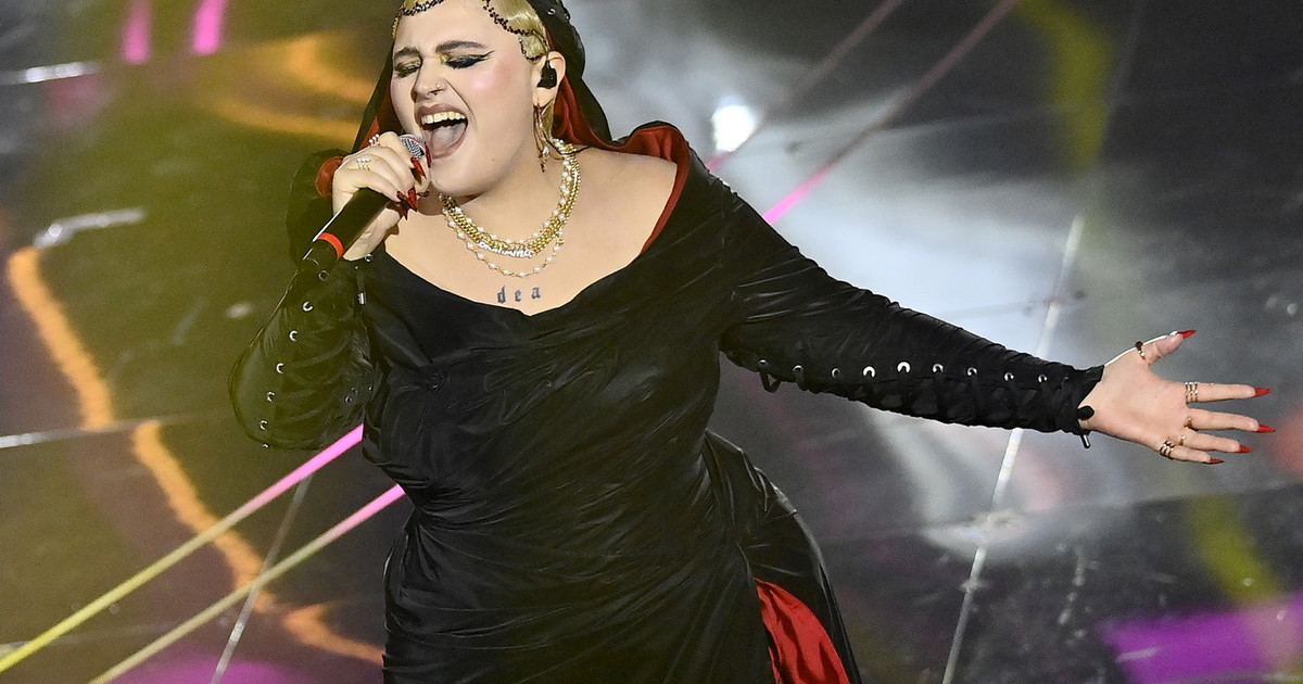 BigMama, il gesto della vagina e la scritta sui collant: polemica a Sanremo 2024 | Libero ...