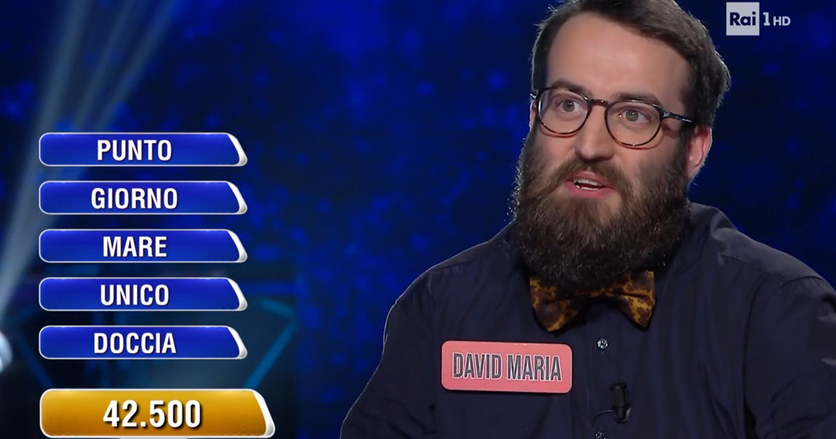 L'Eredità, il disastro di David Maria: "Insegnante di italiano e non lo ...