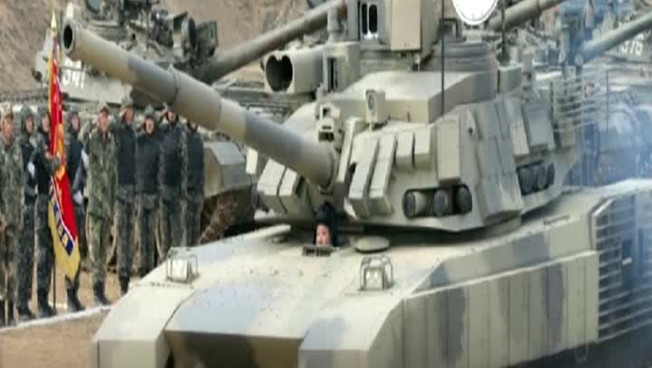 Kim Jong-un testa l'ultimo tank: ai comandi c'è il dittatore | Libero ...
