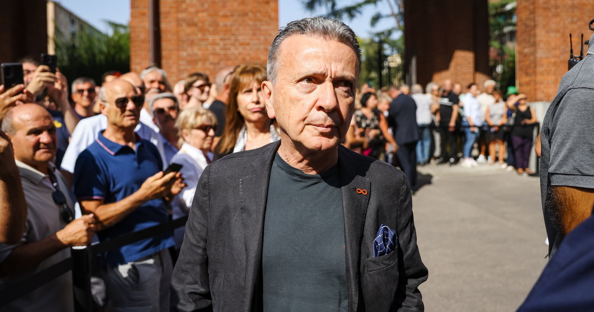 Pupo, concerto cancellato: viene "cacciato" dalla Lituania | Libero ...