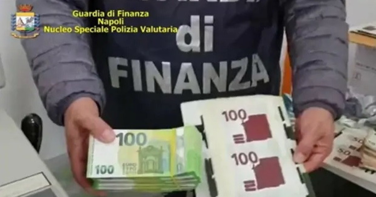 Napoli, compra soldi falsi con banconote contraffatte | Libero ...