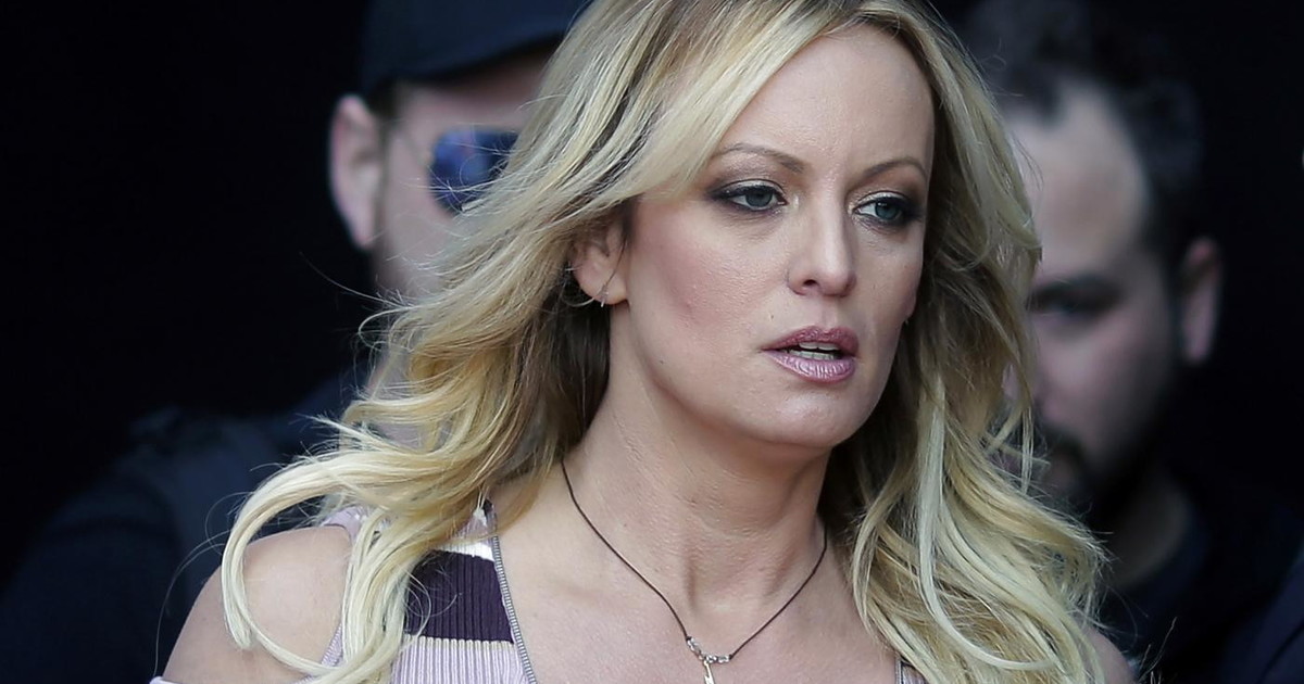 Trump, Stormy-Daniels in tribunale: "Lui era in pigiama, con cosa l'ho ...