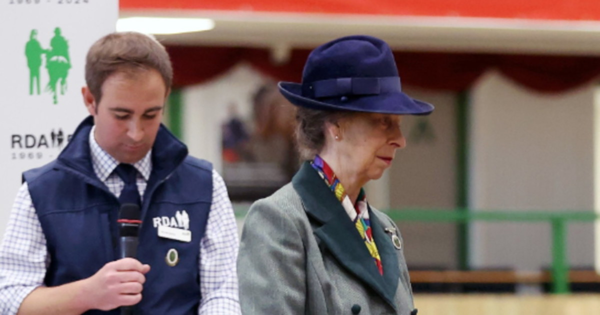 Principessa Anna, colpita da un cavallo? Contusioni al volto, come si è ...