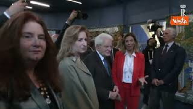 Parigi 2024, Mattarella e figlia Laura tagliano nastro di Casa Italia ...