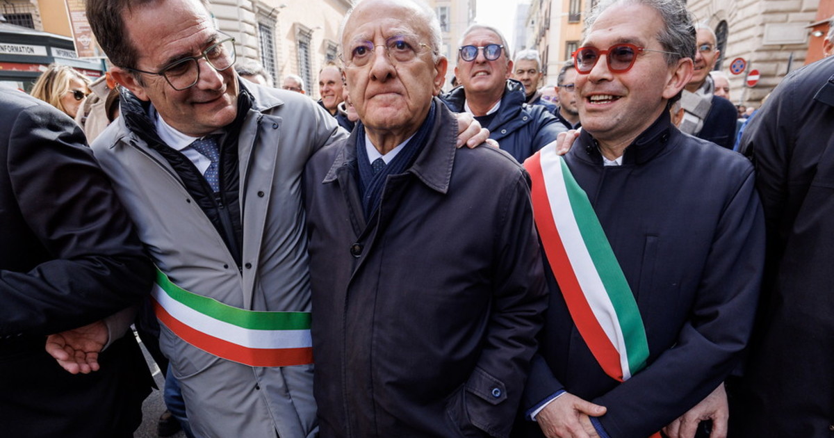 Vincenzo De Luca, il cavillo per restare governatore. Schlein e Pd ...