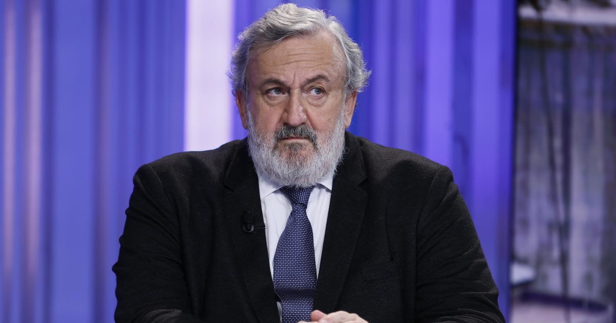Michele Emiliano, compagni e sofà: i fratelli vincono il bando per gli ...