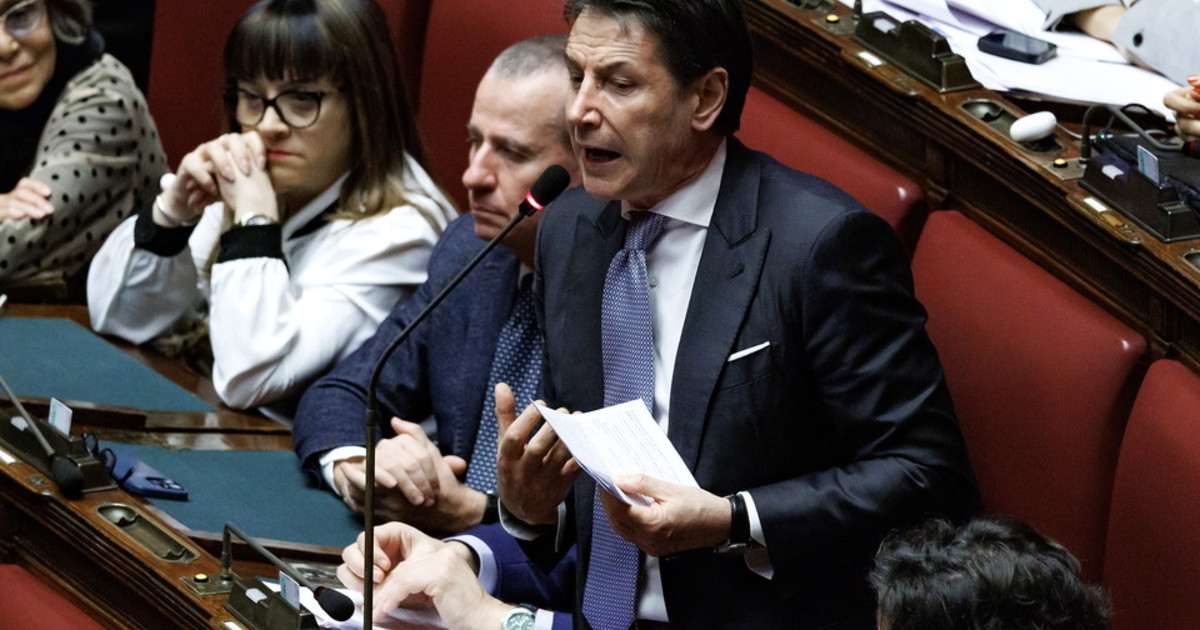 Giuseppe Conte insulta Meloni: "Una cartomante, bugiarda seriale ...