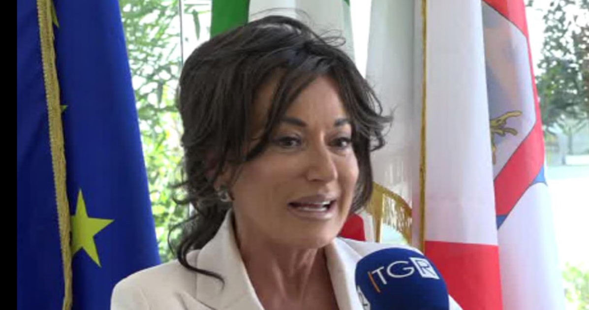 Nancy Dell'Olio denuncia Michele Emiliano: "Ho lavorato gratis 18 mesi ...