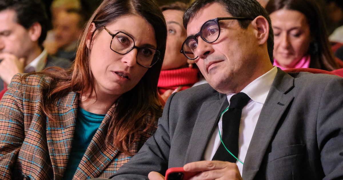 Fratoianni scarica la moglie Piccolotti: "La Tesla è sua, chiamate lei ...