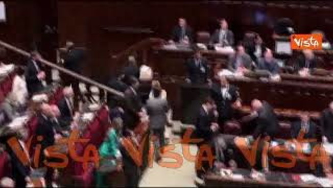 "Fuori fuori", le grida dai banchi del Pd, è bagarre in Aula alla ...