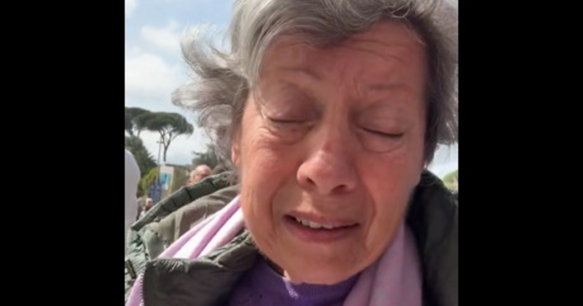 Carmela Mancuso, chi è davvero la donna delle rose gialle al Papa: non ...