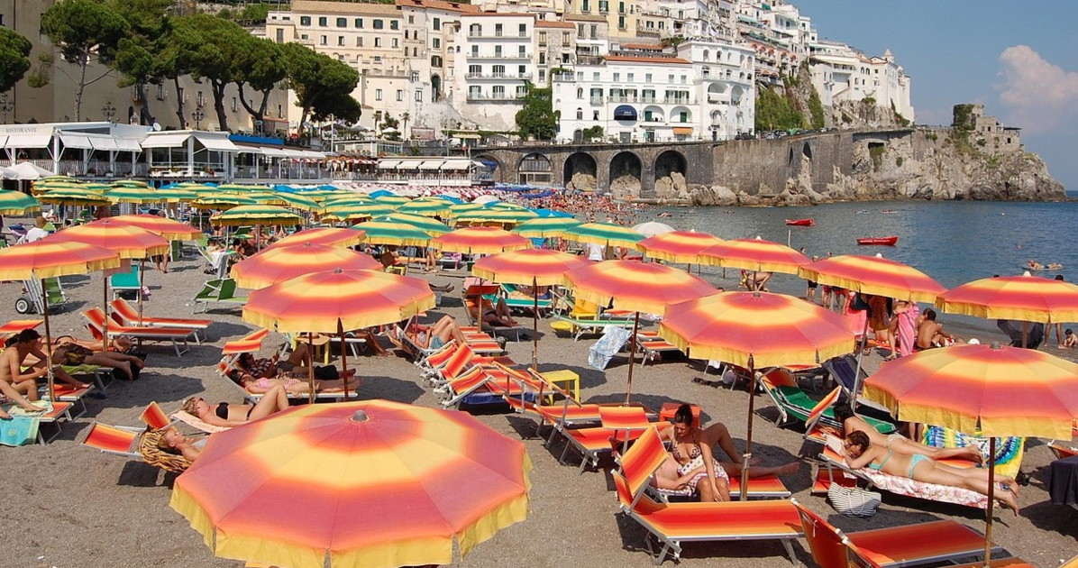 Estate, "mai nudi sulla sabbia". cosa si rischia in spiaggia al mare ...