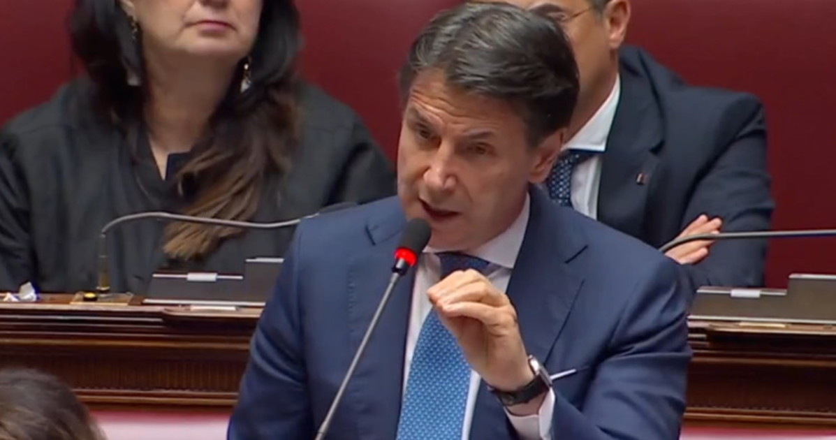 Giuseppe Conte deraglia contro Meloni: "Espressioni ridicole. Copre ...