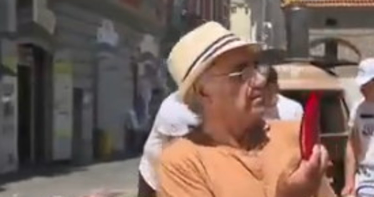 Camper, gaffe clamorosa in diretta: "Sto prendendo un peperone cazz***ne" | Libero Quotidiano.it