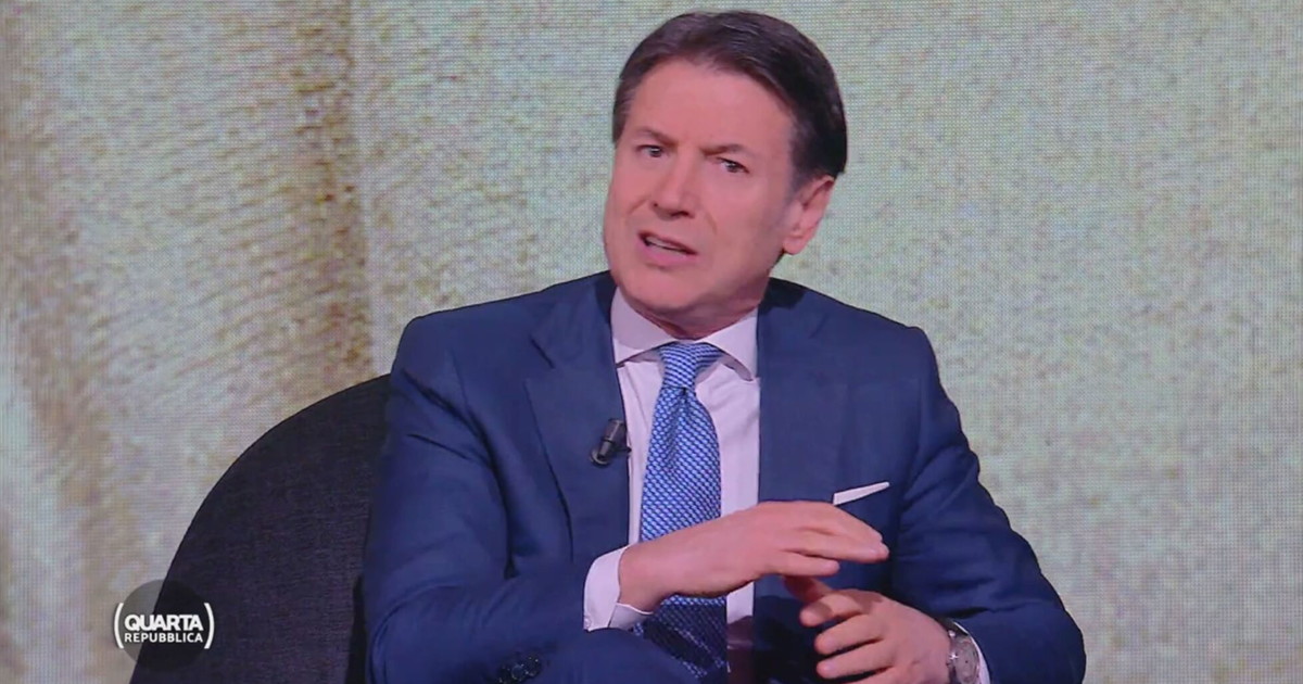 FdI azzera Giuseppe Conte: "Imbarazzante", la figuraccia in tv | Libero Quotidiano.it