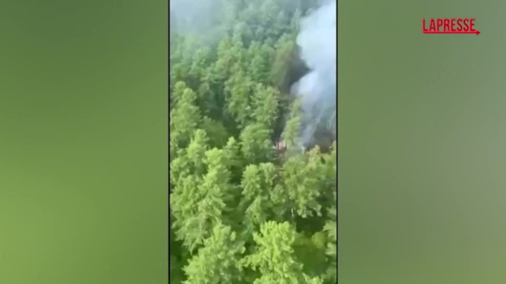 Russia, aereo si schianta nell'Amur: le prime immagini del relitto ...