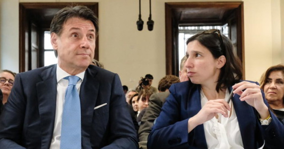 Vincenzo De Luca, "non è chiuso niente": Campania, viene giù la ...