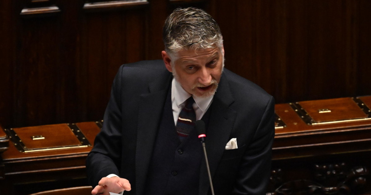 Alessandro Giuli smonta Renzi: "Tutti quelli col pollice opponibile ...