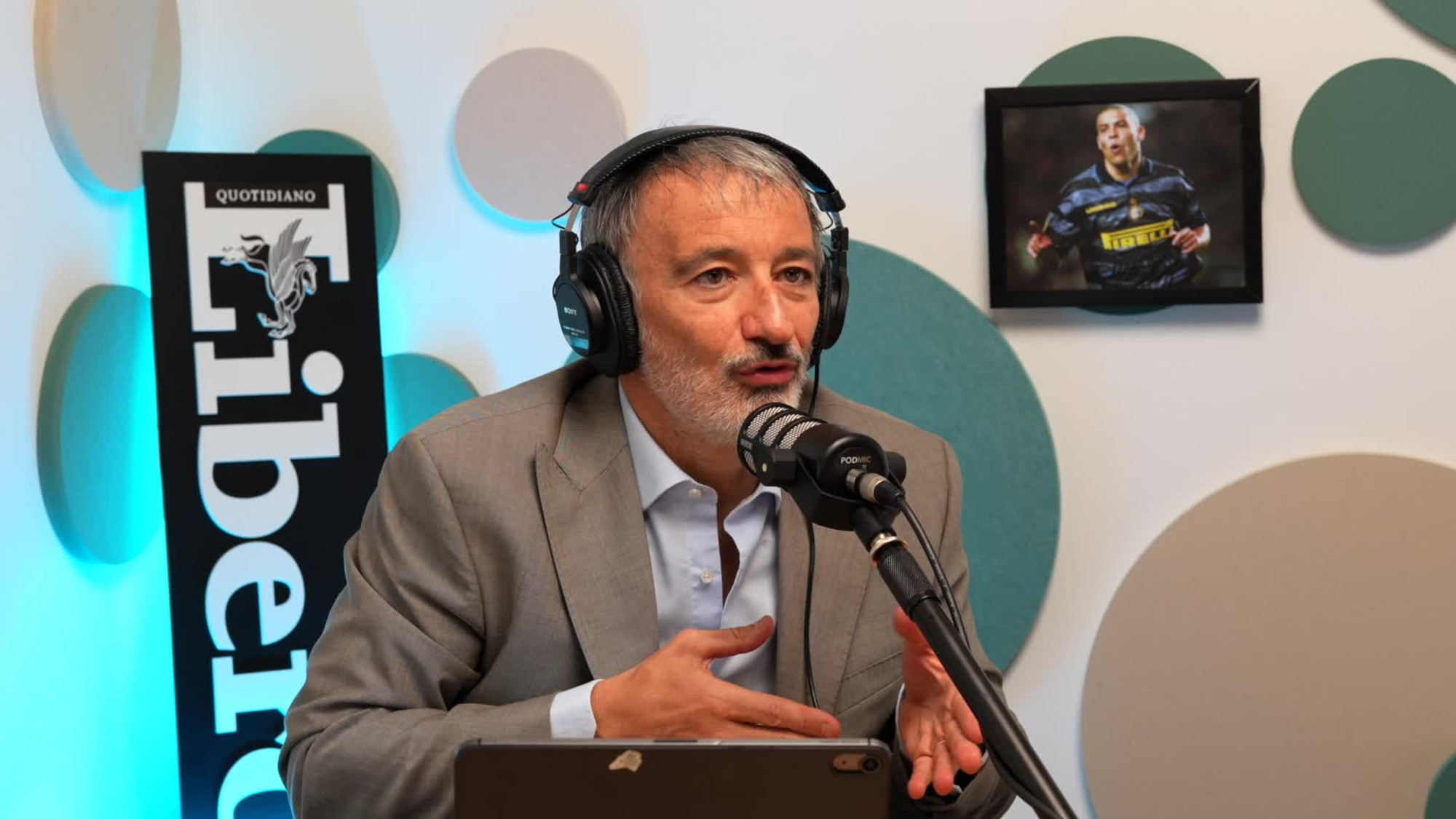Pietro Senaldi, la bordata: "Chi comanda davvero nella Ue" | Libero ...
