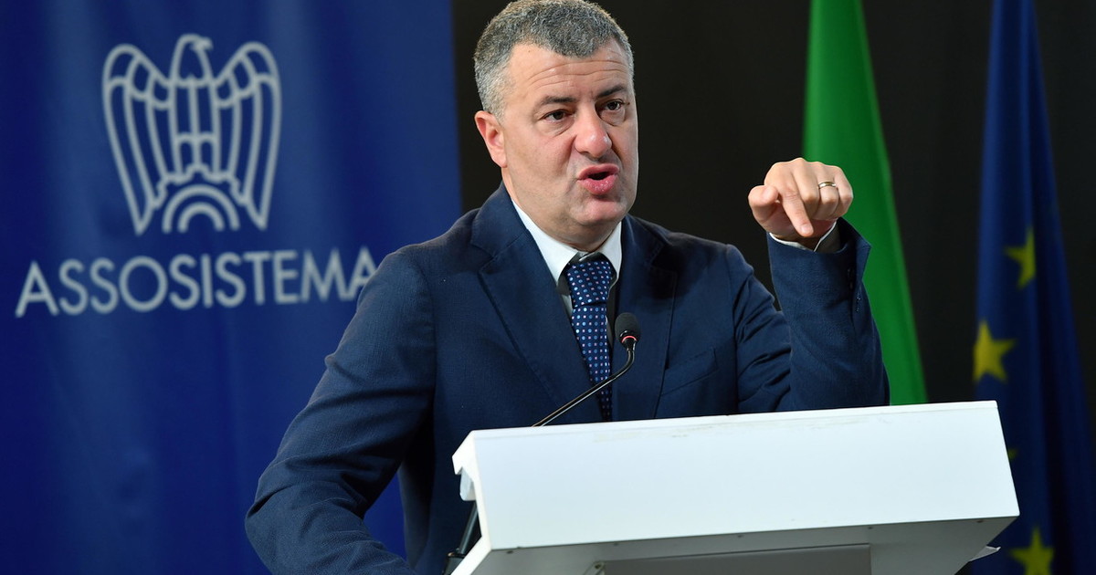 Dalle aggressioni anarchiche ai deliri di Dibba Gli ultimi tre anni di violenze contro la destra ...